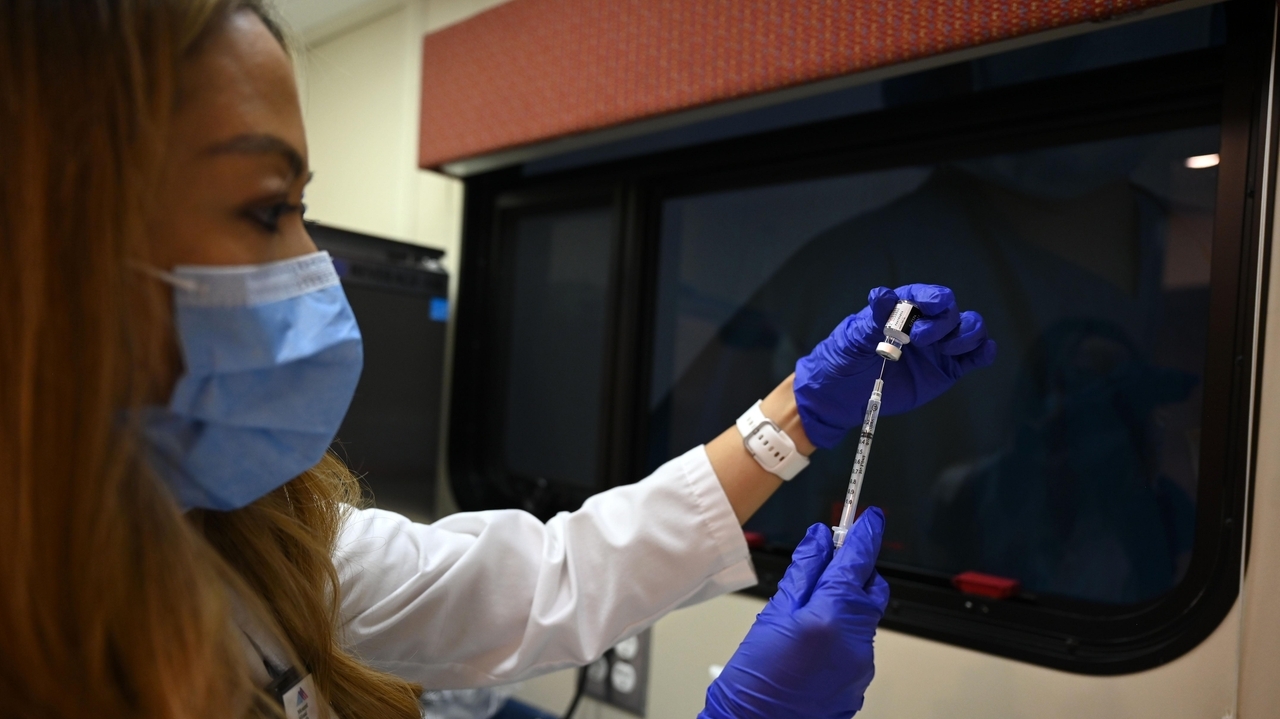 FDA approves second omicron booster for people at high risk from COVID ...