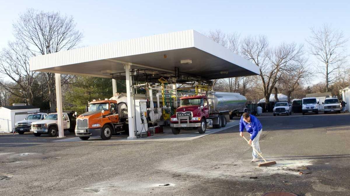 John Romanelli dies after work accident - Newsday