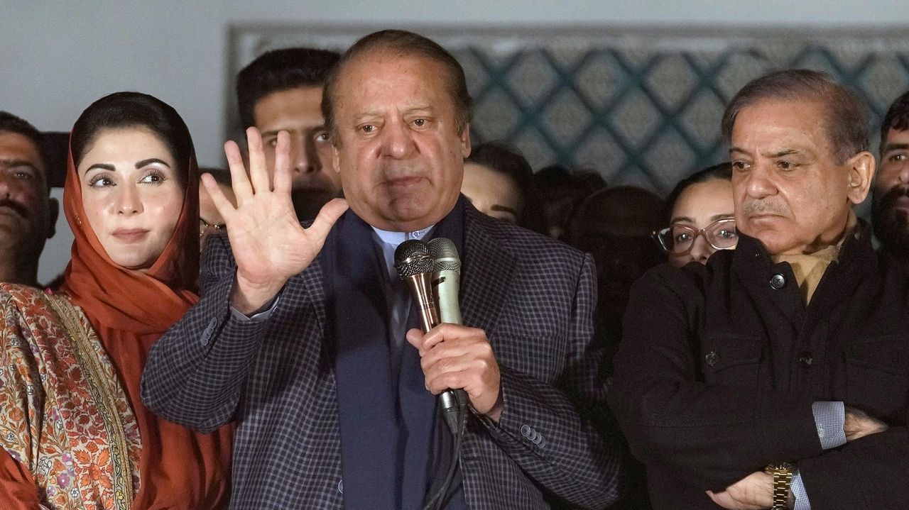 Pakistan's former Prime Minister Nawaz Sharif is reelected as president ...