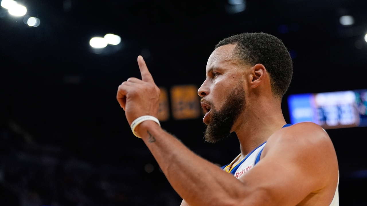 Stephen Curry's heroics overshadow Aaron Gordon's 50-point night in ...