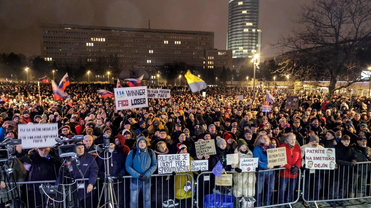 Thousands protest Slovak leader Fico over whistleblower office closure ...