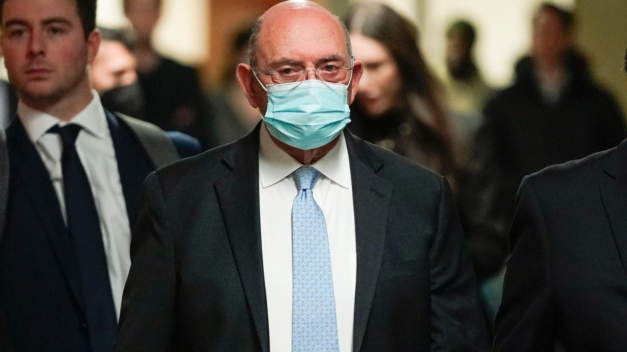 Prosecutors weigh perjury charge for ex-Trump CFO Allen Weisselberg ...