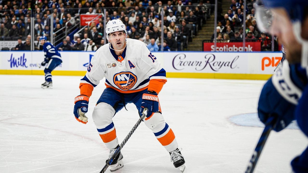 Islanders' Cal Clutterbuck has nine hits, breaks NHL record - Newsday