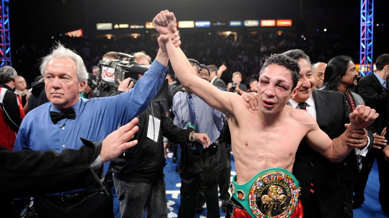 Israel Vázquez, the three-time world boxing champion from Mexico, dies ...