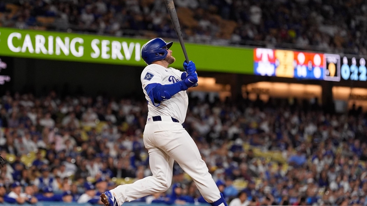 Max Muncy told Dave Roberts he was close. Then came 3 homers and a walk ...