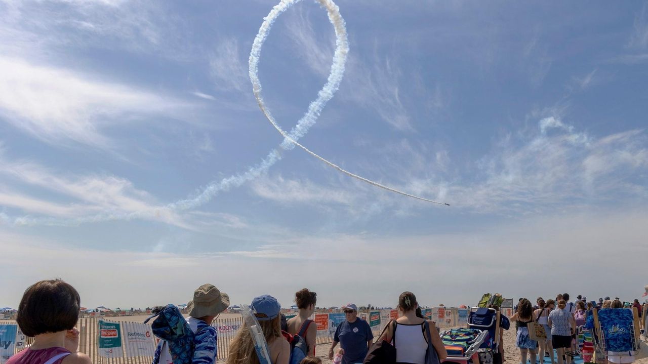 Highlights from this year's Bethpage Air Show practice event at Jones ...