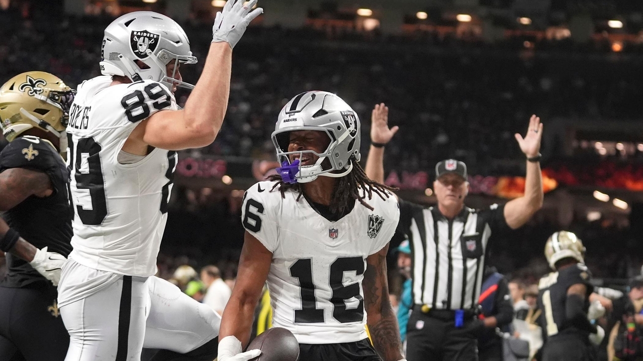 Brock Bowers sets NFL rookie records as the Raiders roll to a 25-10 ...