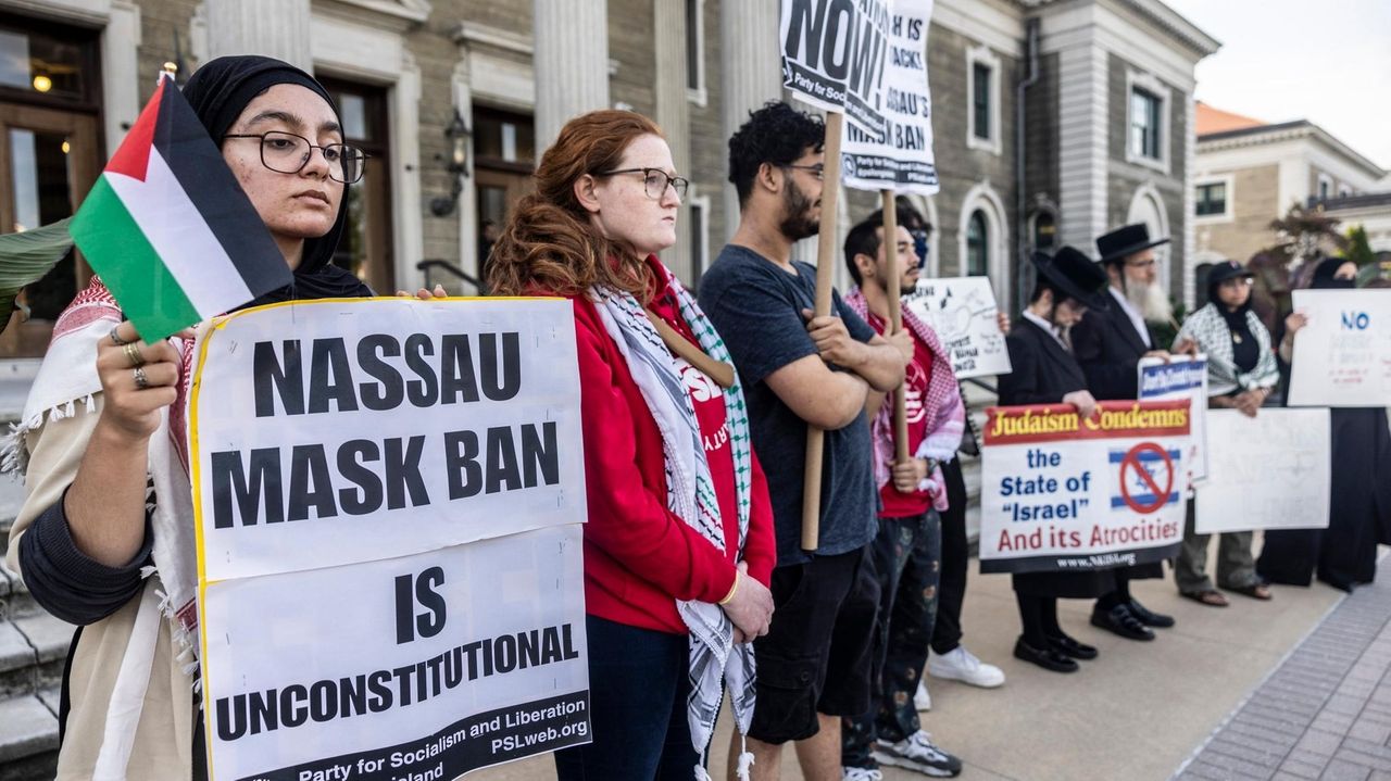 Nassau County mask ban leads to arrest at Cedarhurst pro-Palestinian ...