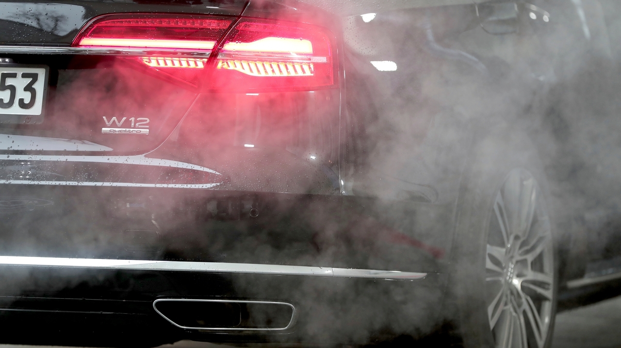 EU moves to ease 2035 ban on internal combustion cars as auto industry ...