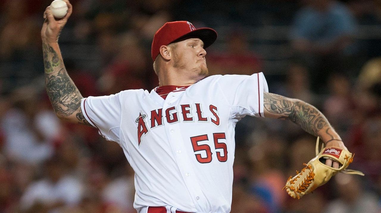 Mat Latos, Chicago White Sox agree to $3M, 1-year deal - Newsday