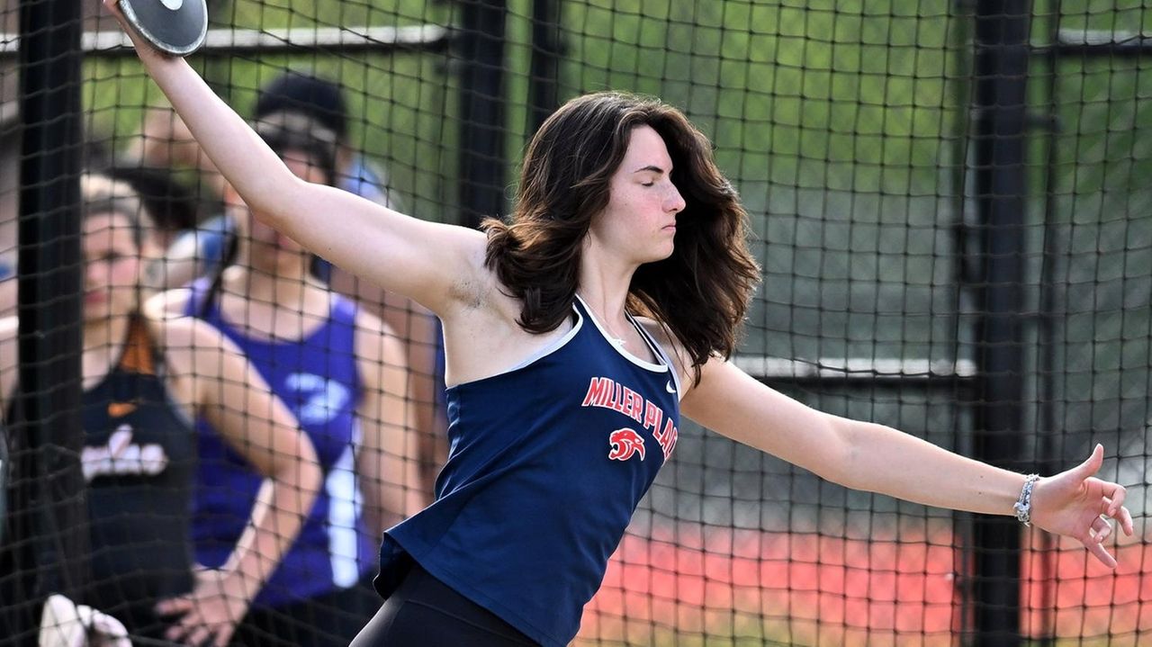 Miller Place's Jillian Scully sets state discus record at Suffolk 4B ...