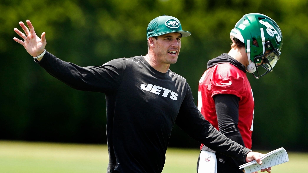 LI's Rob Calabrese thrilled to help mold Jets QB Zach Wilson - Newsday