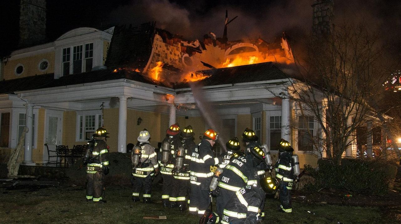 Multiple Long Island fire departments battle Mill Neck house blaze ...