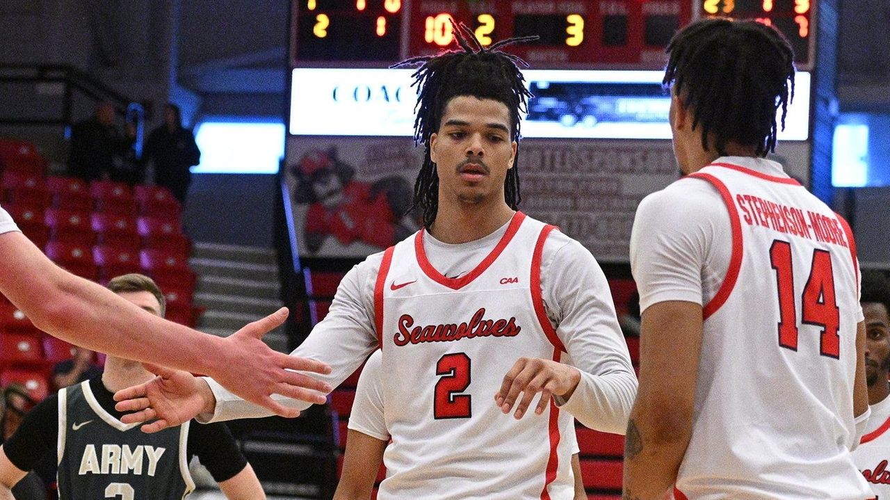 Frankie Policelli excels down the stretch for Stony Brook in win over ...