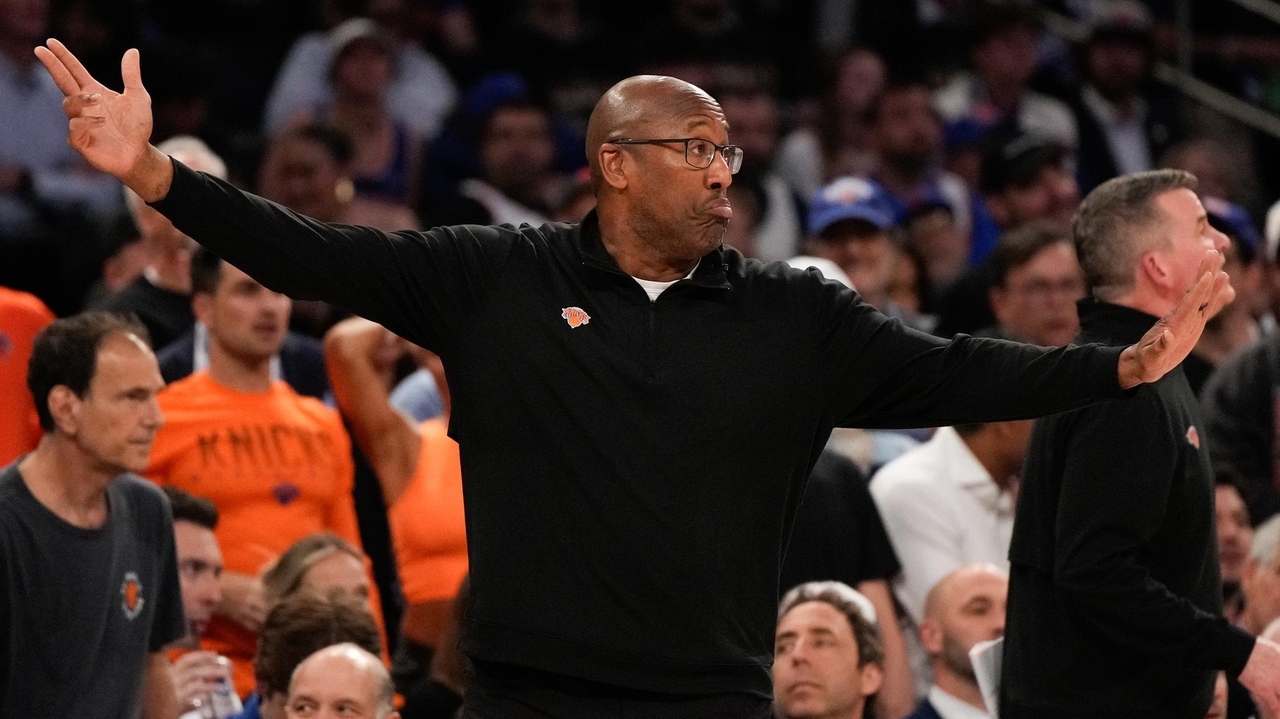 Knicks coach Mike Brown takes issue with referees after Game 3 loss to ...