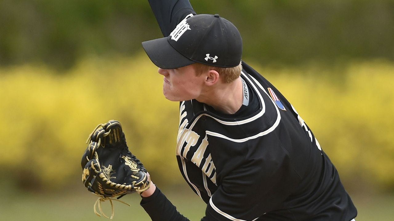 Wantagh's Jack Tate battles in long at-bat, keys five-run fifth inning ...