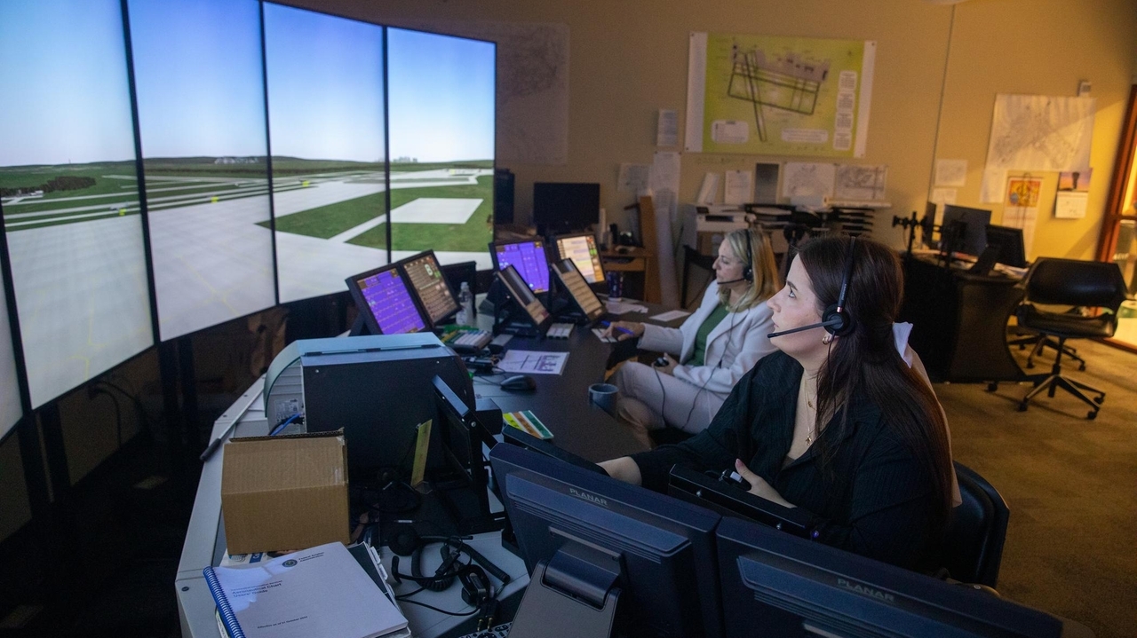 Vaughn College launching new FAA program to help fill air traffic ...