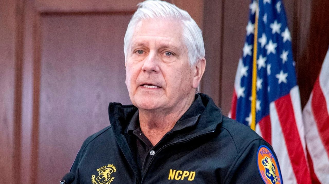 Bruce Blakeman looking for 'special deputy sheriffs' in Nassau - Newsday