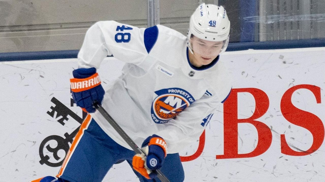 Islanders' Matthew Schaefer shows his skills at rookie camp - Newsday