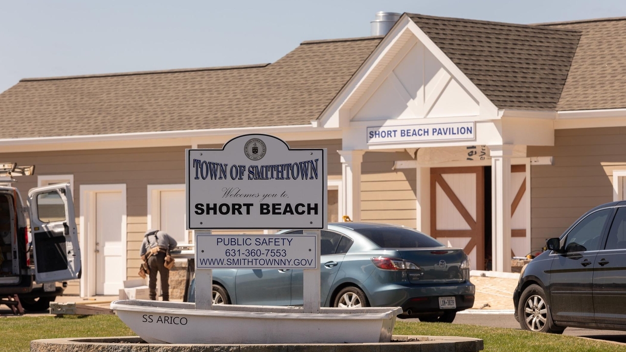 No more beach stickers as Smithtown adopts digital pass, $5 fee - Newsday