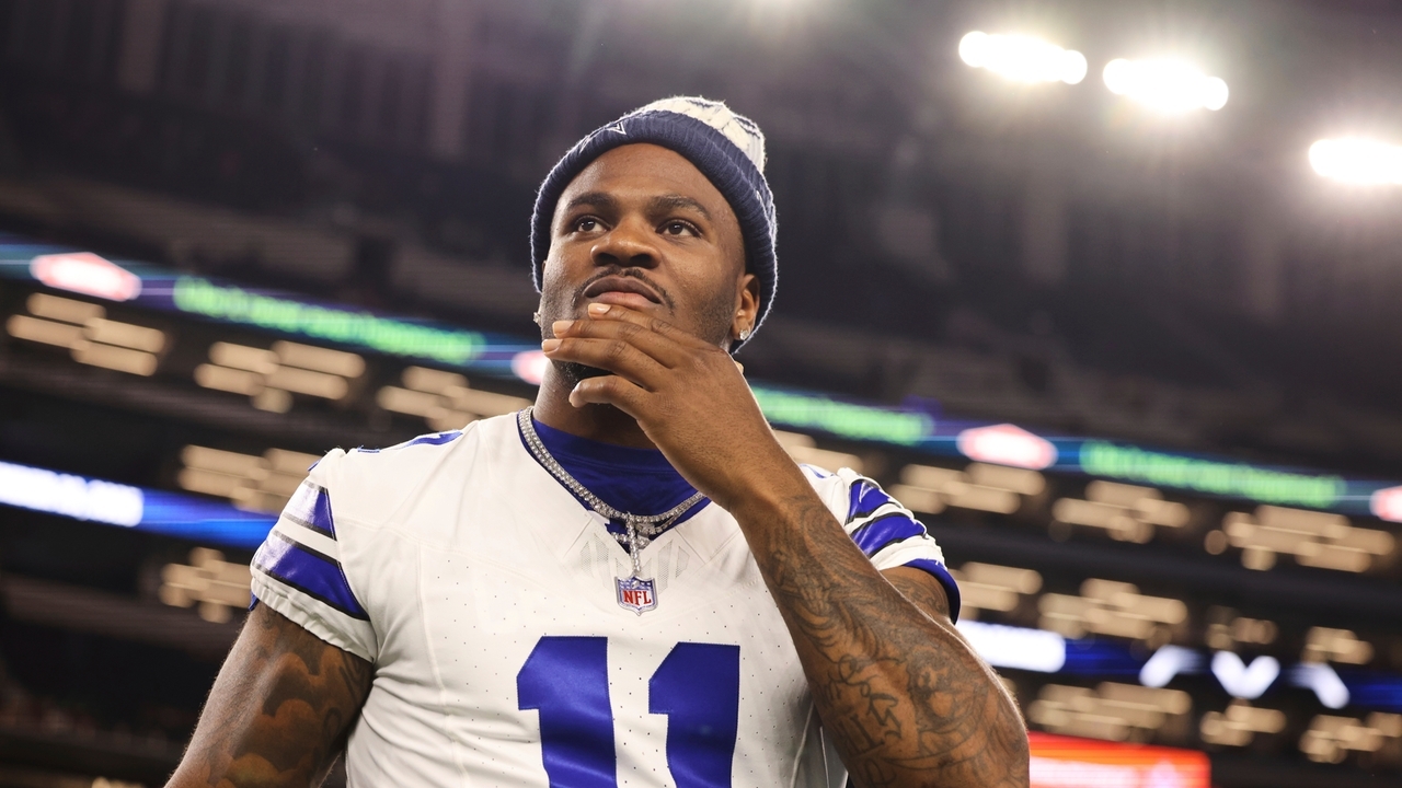 Micah Parsons is still a spectator at Cowboys practice as he awaits a contract extension - Newsday