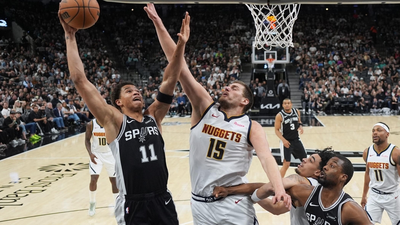 Jokic, Murray rally Nuggets from 20-point deficit to beat Spurs 136-131 ...