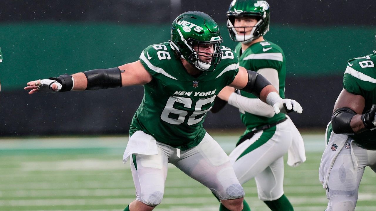 Jets OL Joe Tippmann learned by doing in rookie season - Newsday