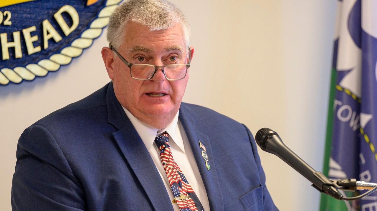 Riverhead Supervisor Tim Hubbard takes aim at nearby hamlet's revival plans - Newsday
