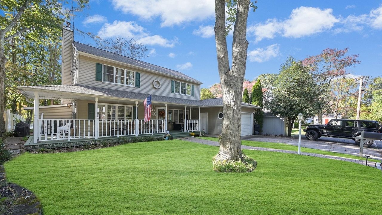 Ridge home on Lake Panamoka on market for $630,000 - Newsday