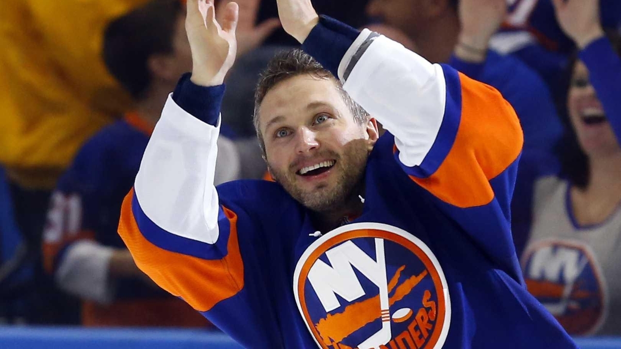 Lubomir Visnovsky inspires Islanders after rebounding from KO - Newsday
