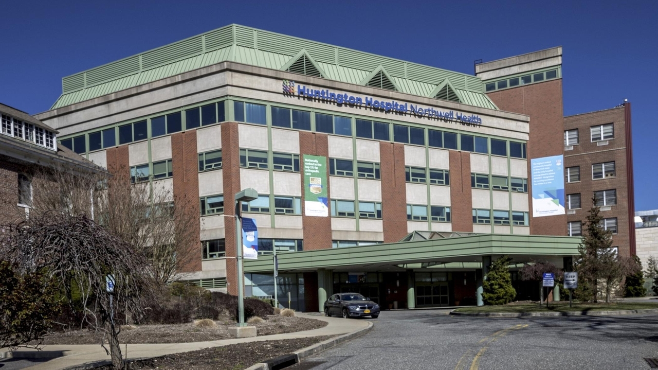 Northwell's Huntington Hospital nurses vote to change union ...