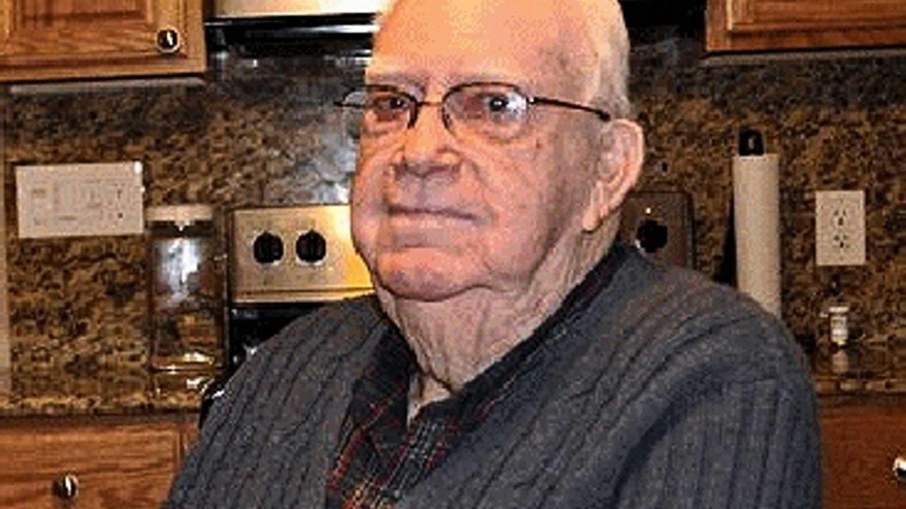 Louis Gerard, cameraman who captured iconic Series moment, dies - Newsday