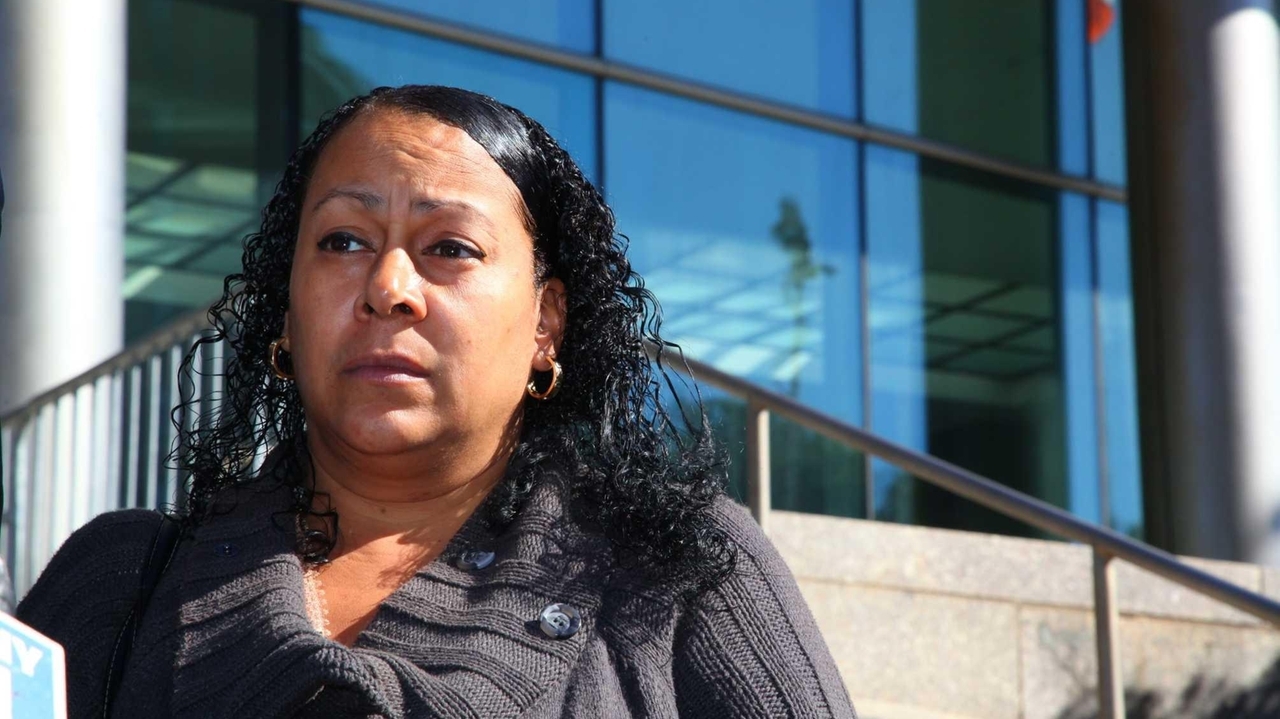 Queens DA meets with victim's mother - Newsday