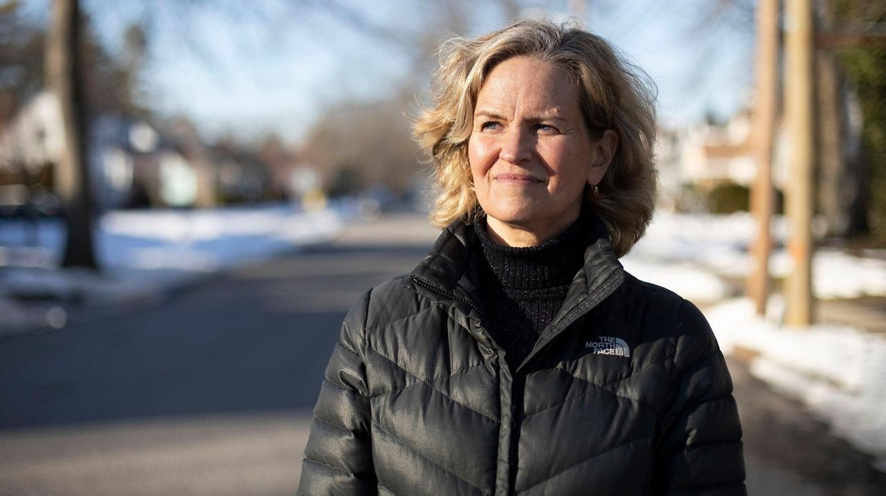 Nassau Executive Laura Curran in COVID-19 quarantine - Newsday