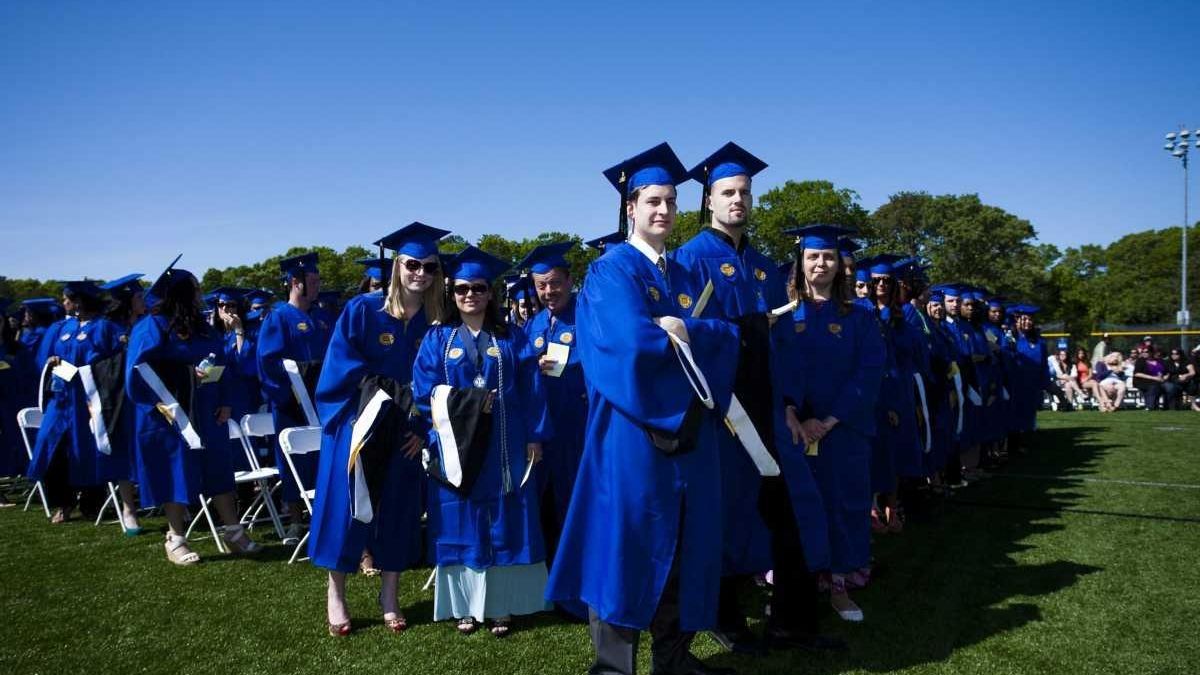 Dowling College 2012 commencement - Newsday
