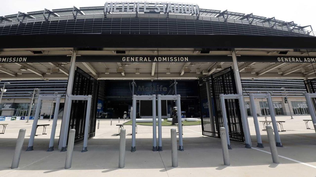 MetLife Stadium installs metal detectors at all gates - Newsday