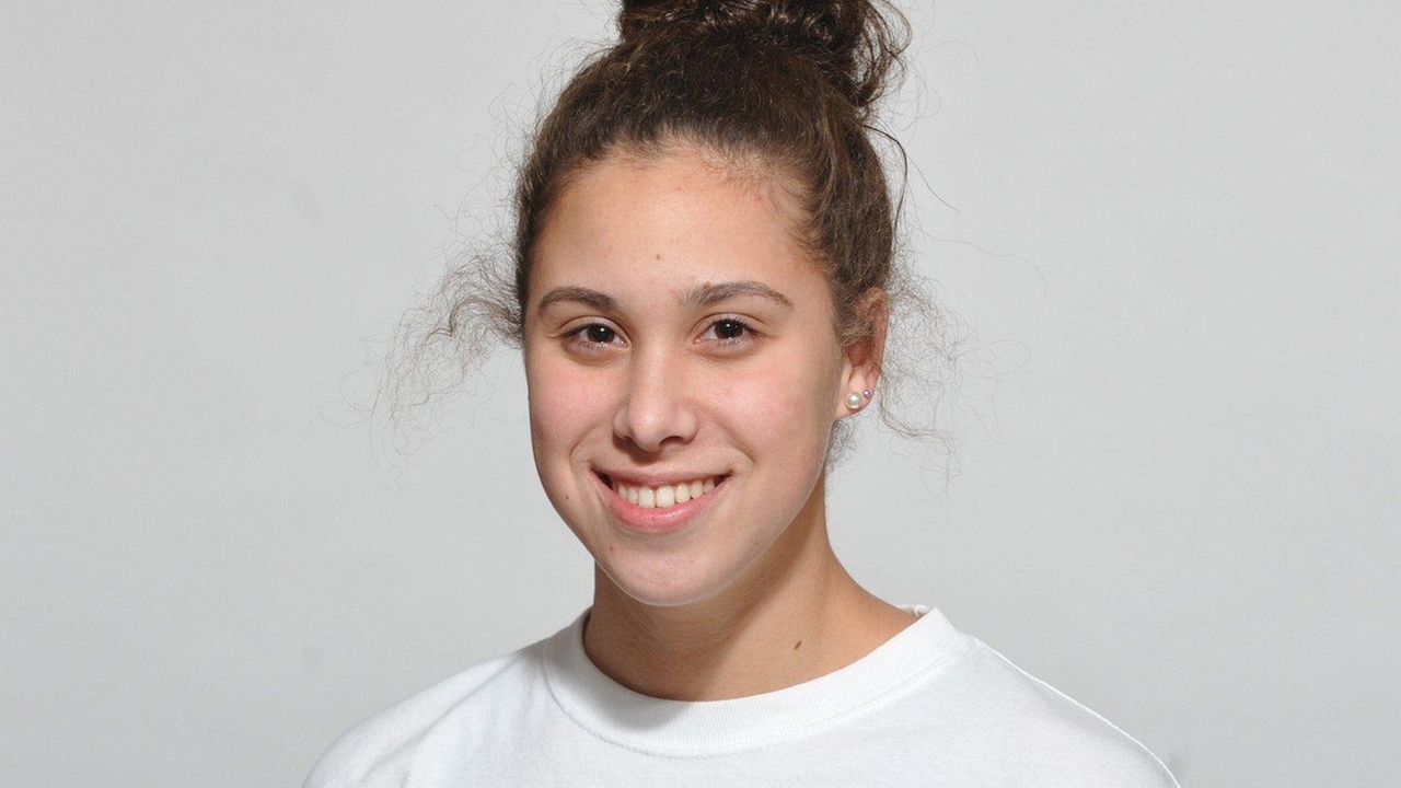 Long Beach’s Kristen Romano makes a big move in swimming - Newsday