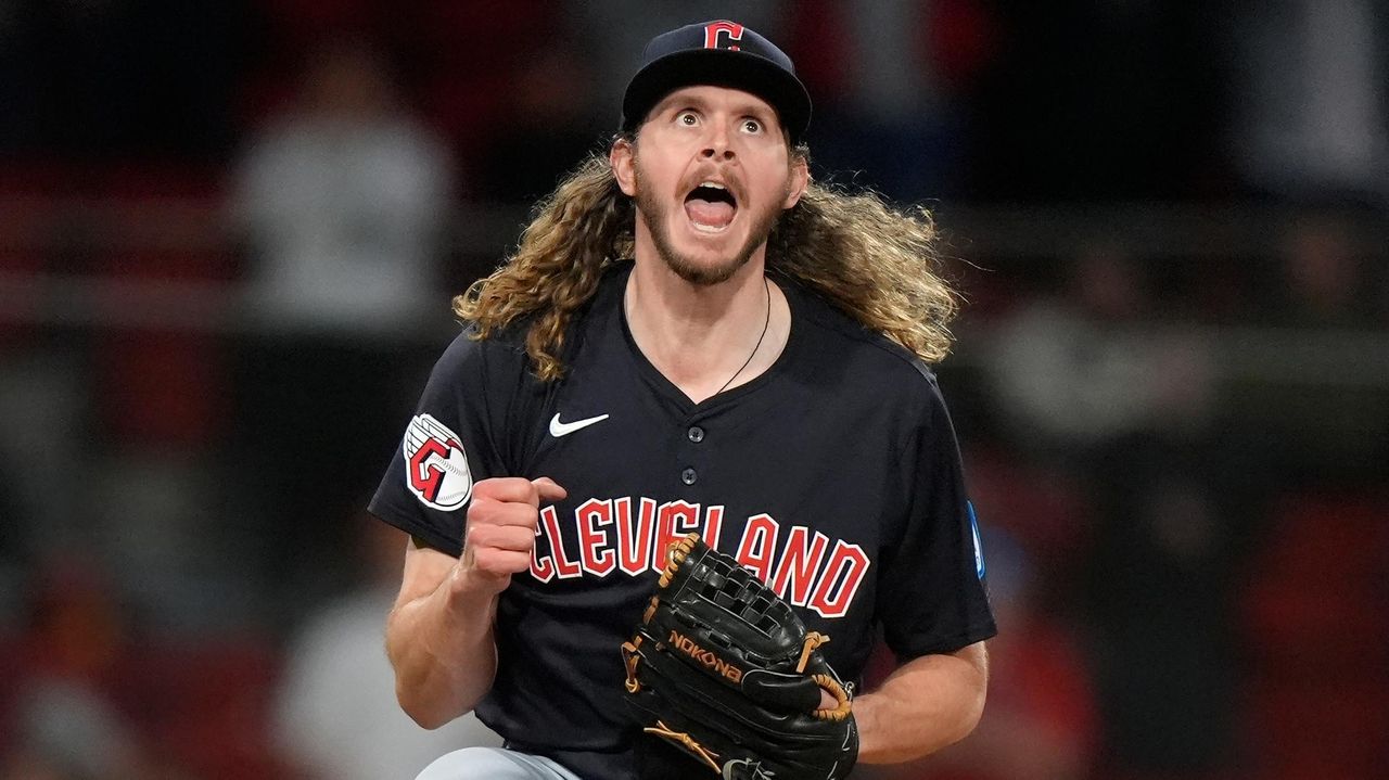 José Ramírez gets key hit to help the Guardians beat the Red Sox 10-7 ...