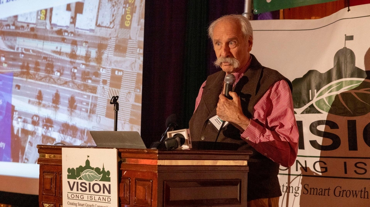 Walkability expert touts traffic safety measures for Long Island civic ...