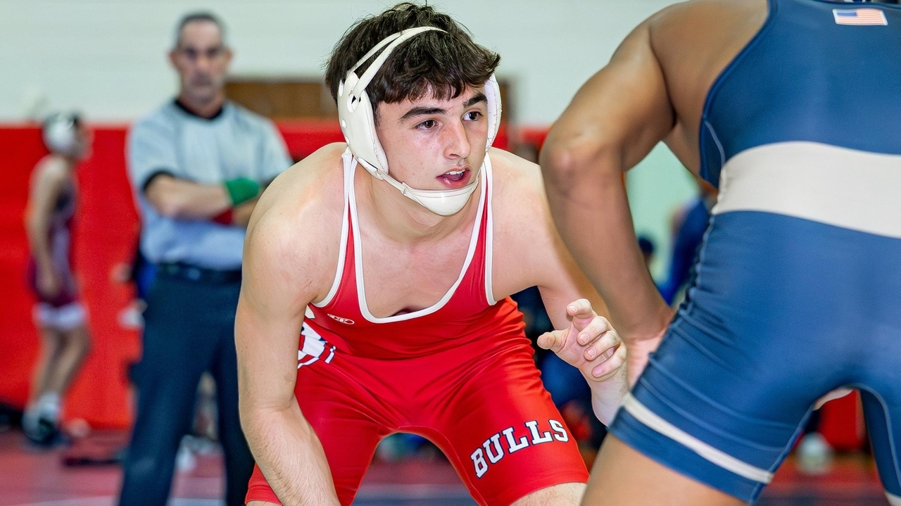 Smithtown East wrestler Matthew McDermott pins down 144-pound title ...