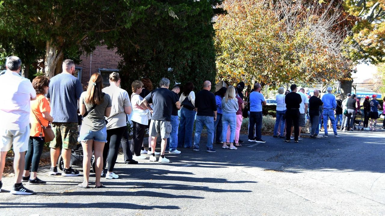 Early voting on Long Island: Long lines and more than 300,000 in-person ...