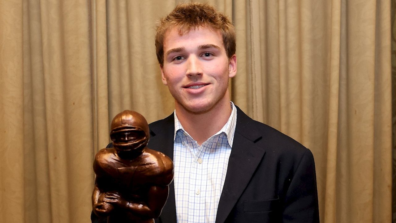 Garden City's Stevie Finnell wins Thorp Award - Newsday