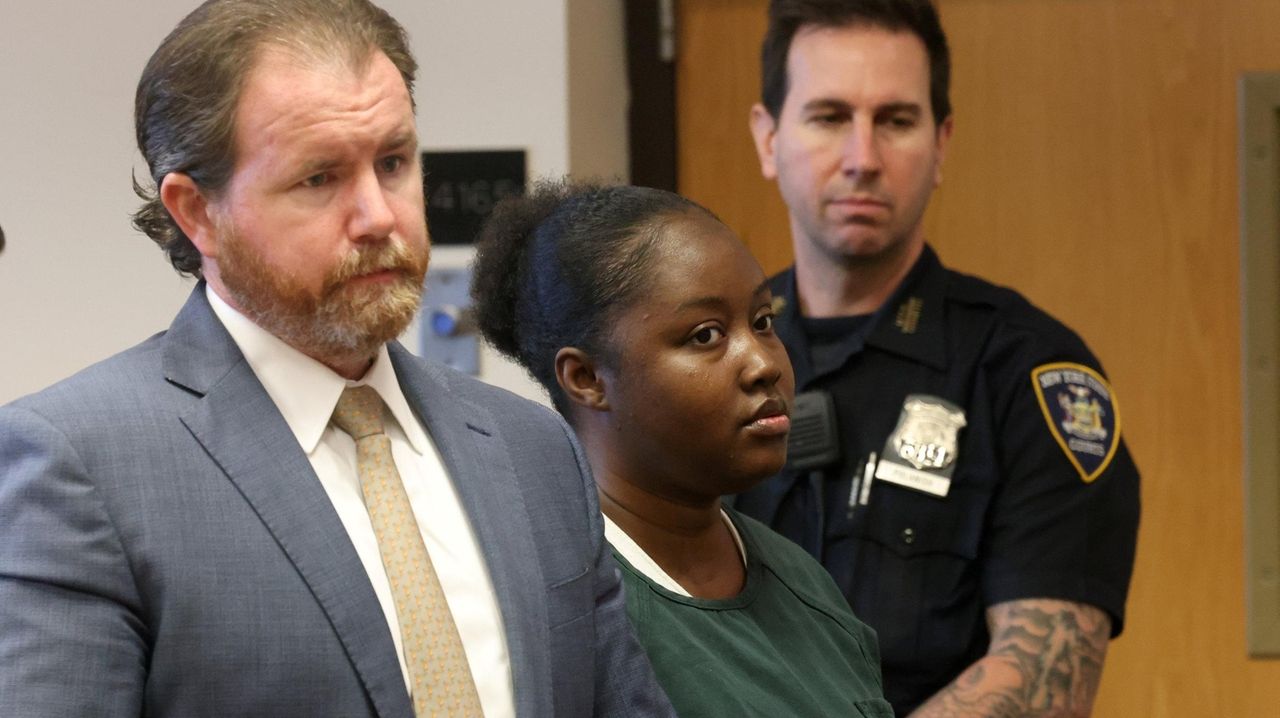 Deer Park woman sentenced to 30 years in fatal stabbing - Newsday
