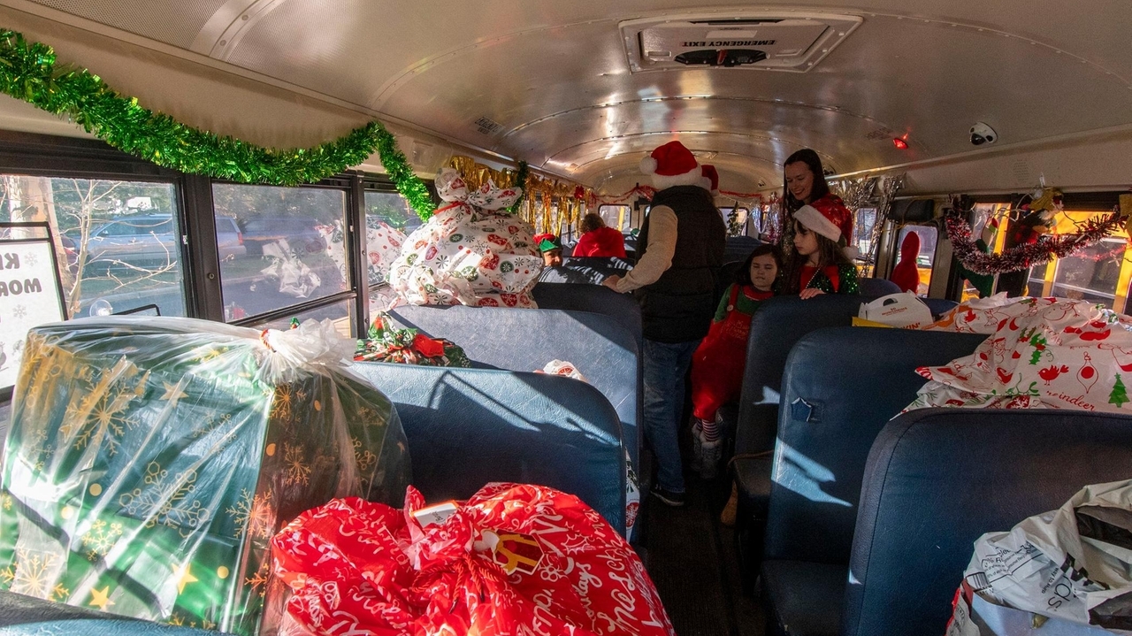 Nonprofit in Amitville launches Holiday Cheer buses - Newsday