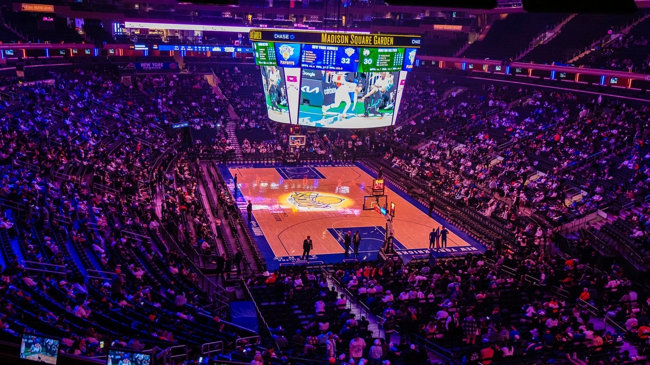 Knicks fans on Long Island, at Madison Square Garden, root, hope, dream ...