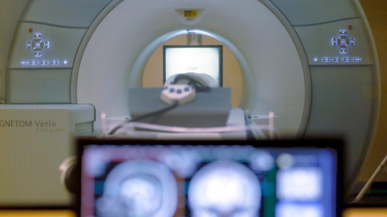 Man pulled into MRI machine after he walked into an exam room wearing a ...