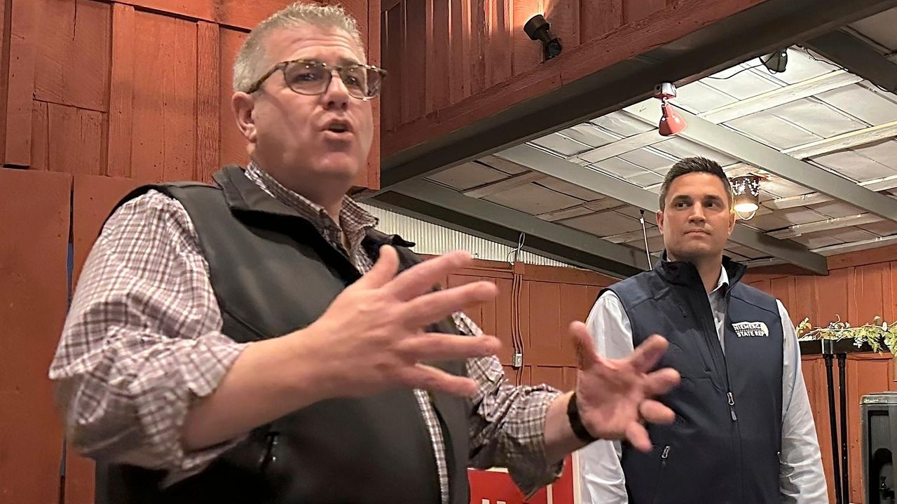 Southern Illinois GOP congressional candidates race to win the hearts ...