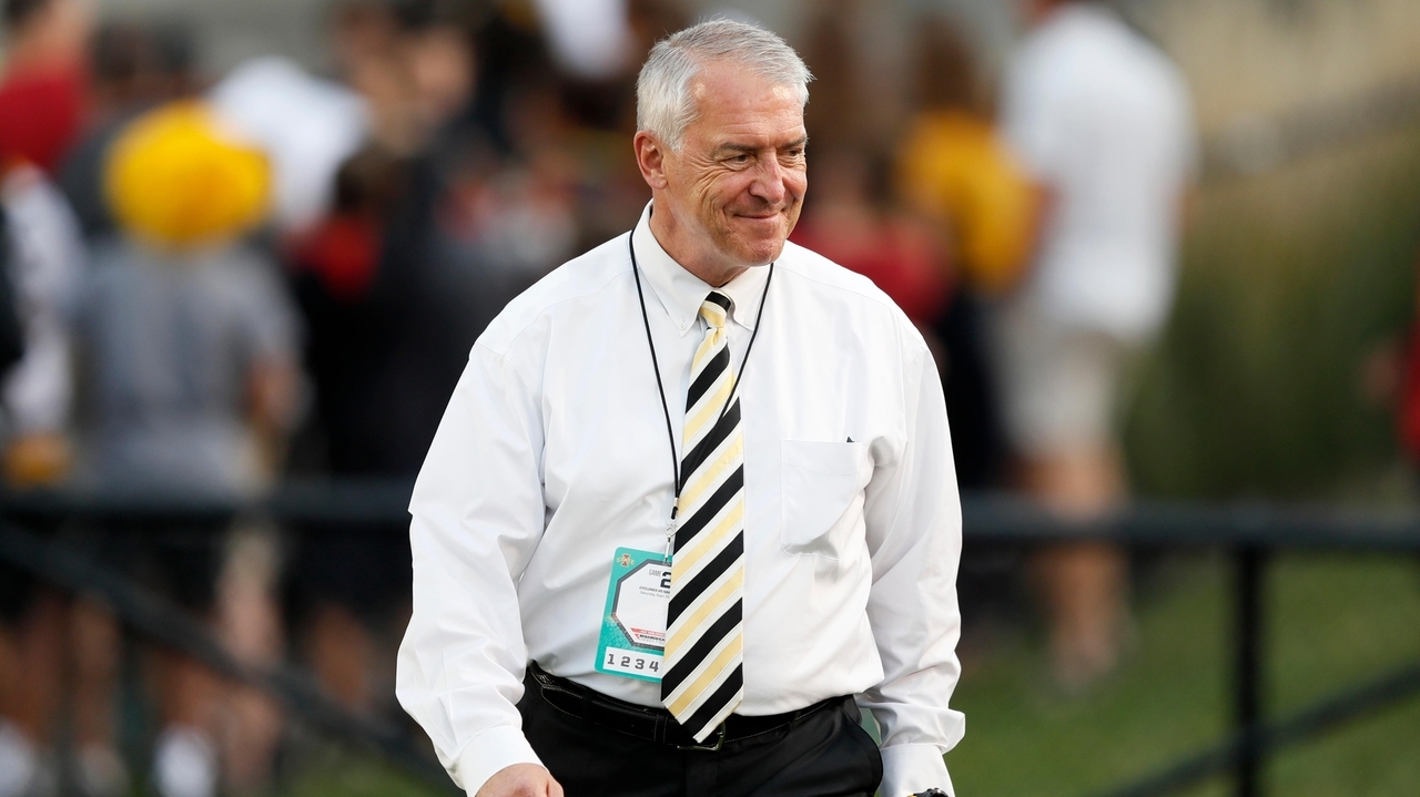 Iowa AD Gary Barta announces retirement after 17 years at Big Ten ...