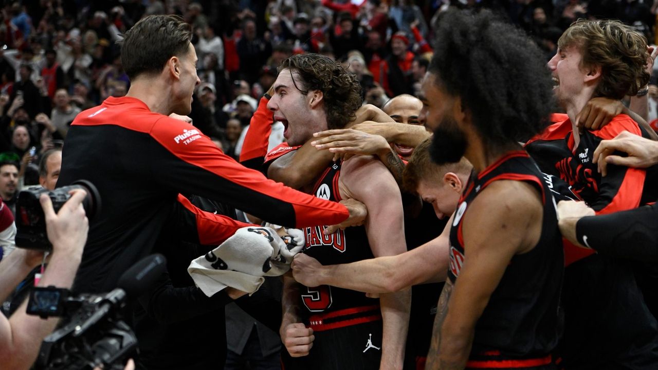 Giddey's halfcourt shot gives Bulls a buzzer-beating win, a night after ...