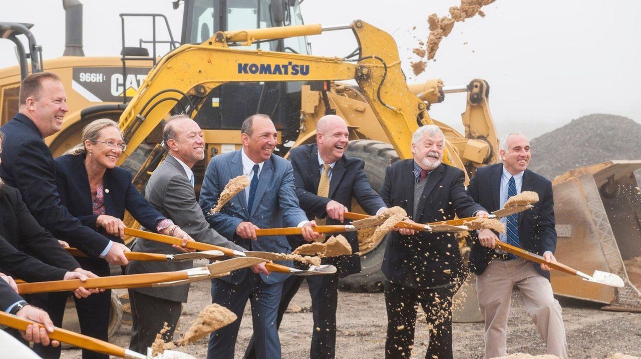 Rechler Equity starts second building at business district - Newsday